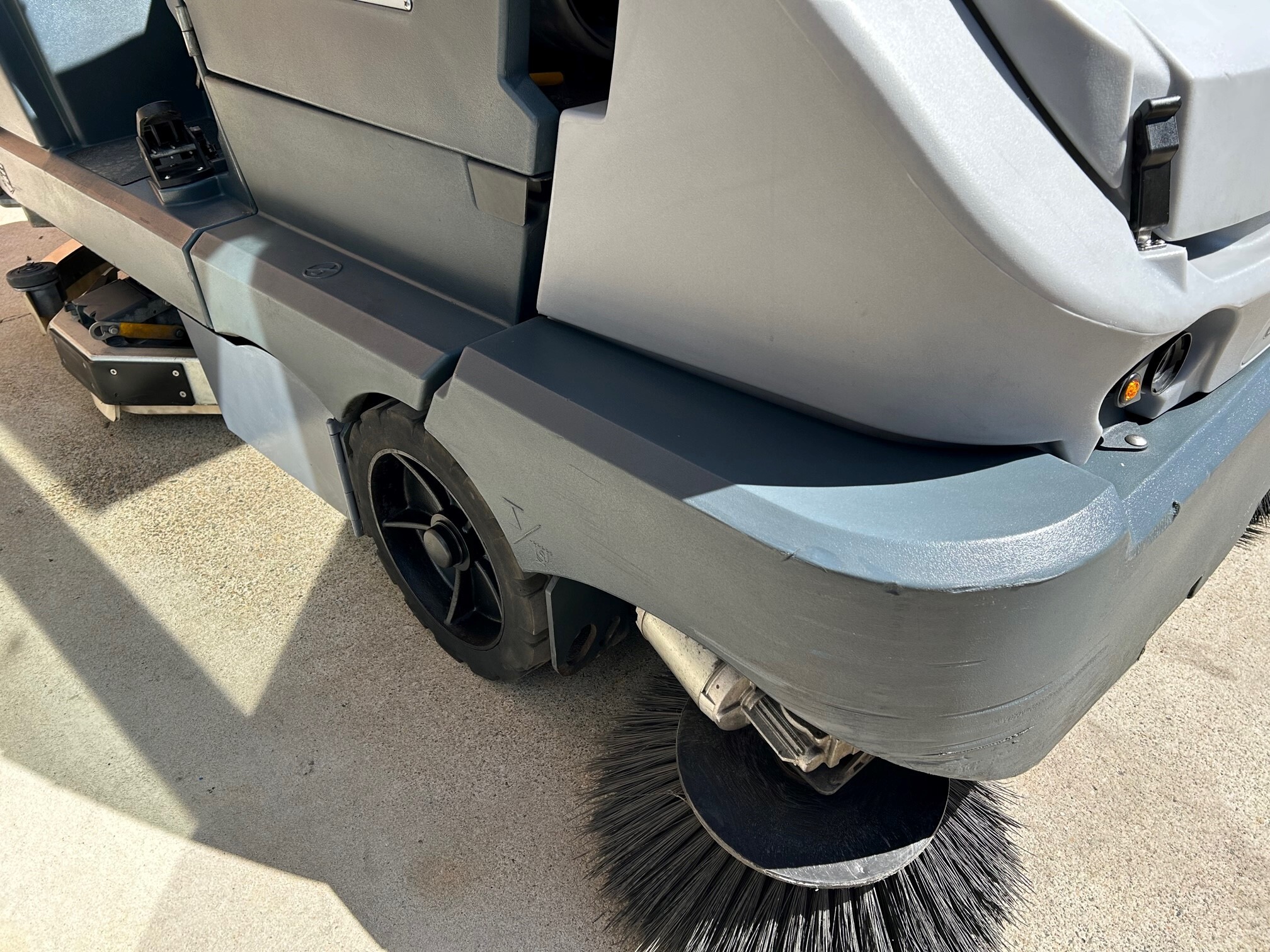 Nilfisk CS7010 LPG Combination Sweeper/scrubber No.801 - Aspel Cleaning ...